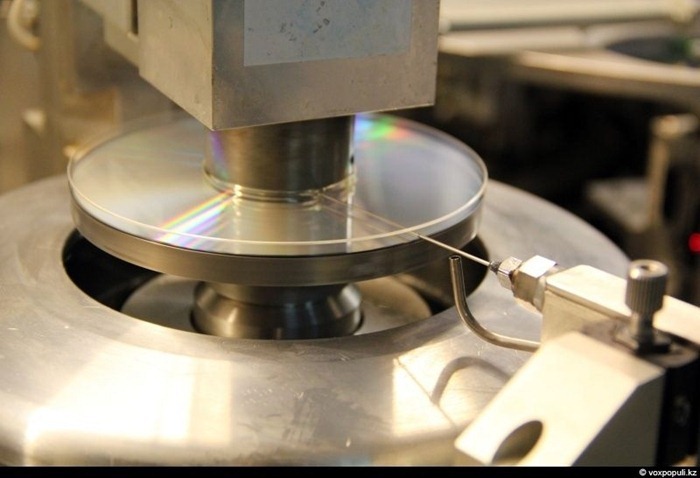 Inside a DVD Manufacturing Plant | Amusing Planet